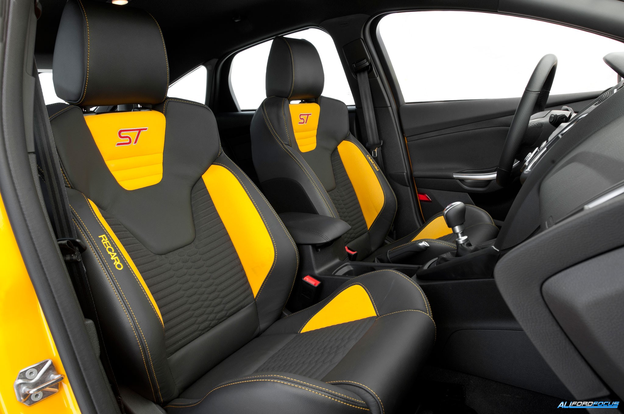 2015-Ford-Focus-ST-front-interior-seats.jpg | Ford Edge Forum